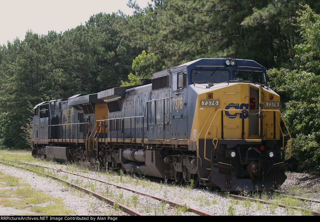 CSX ES40DC 5251 and C40-8W 7376